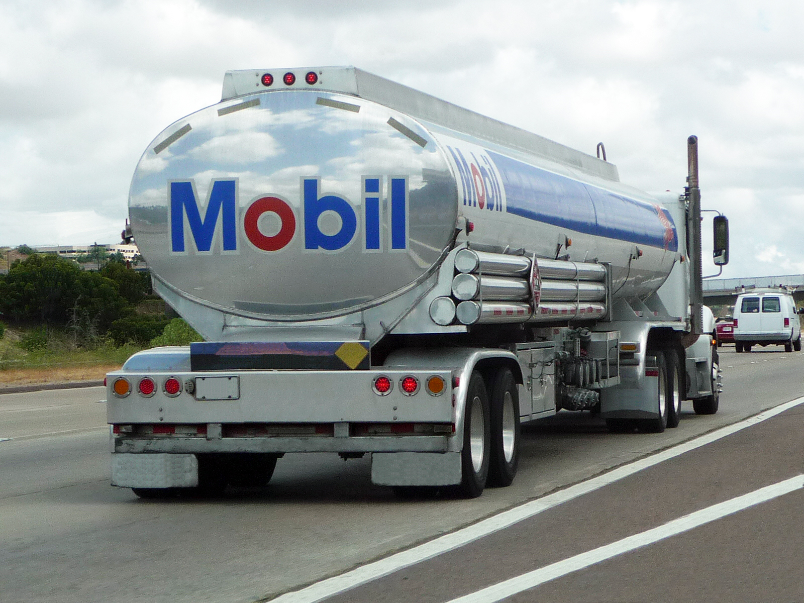 MOBIL DTE 25 ULTRA, BULK - GA Lindberg